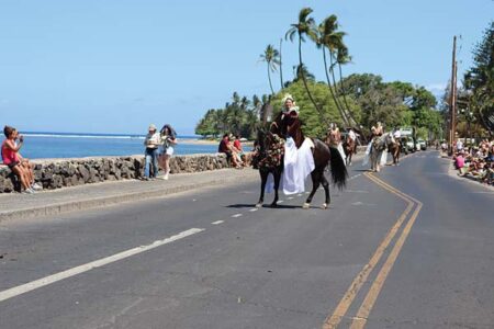 Pa‘u riders representing Ni‘ihau earn top honors in parade | News ...